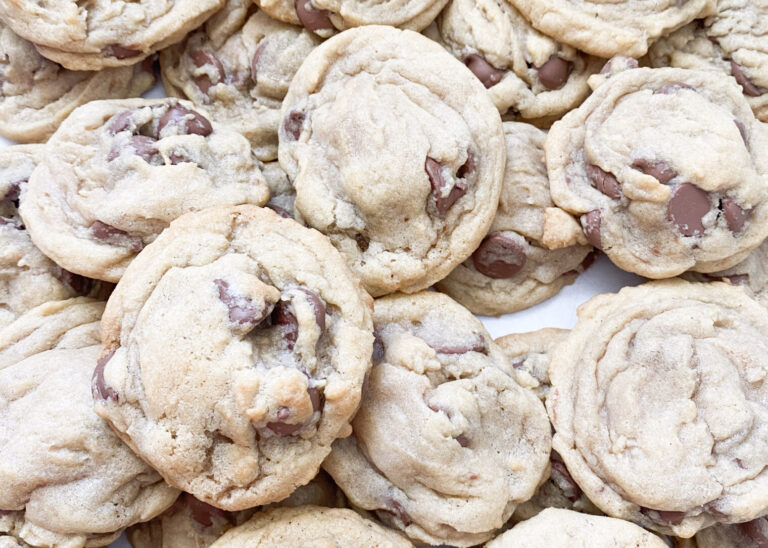 Chewy center, crisp edges! How to make the best classic chocolate chip ...